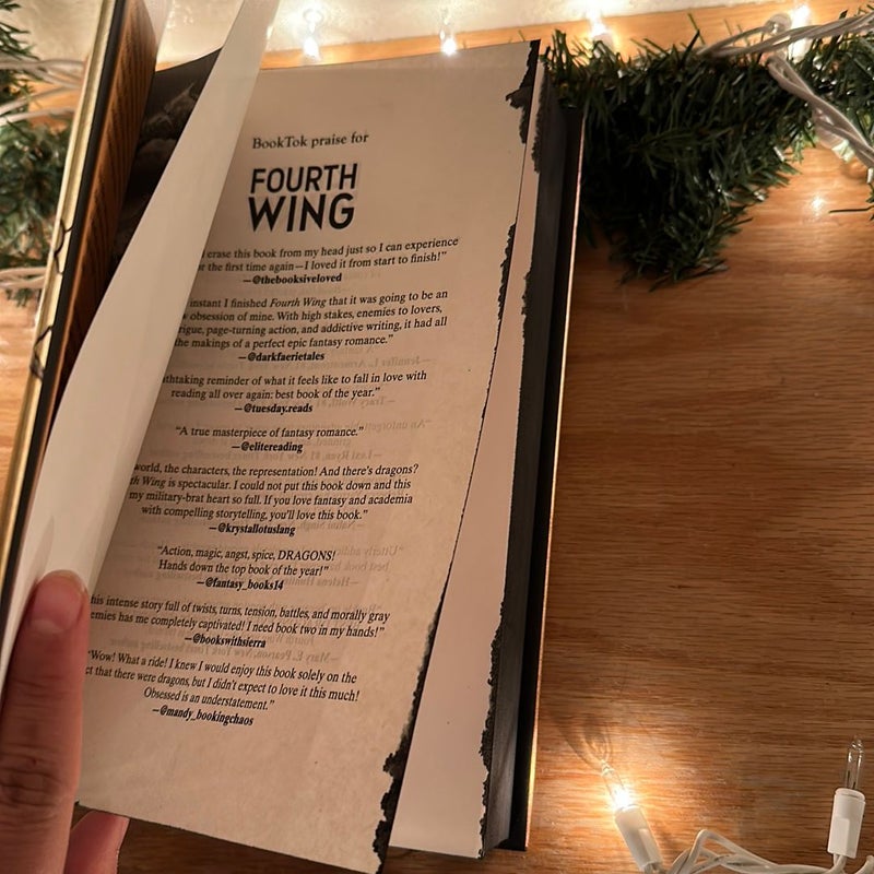 Fourth Wing - Sprayed Edges by Rebecca Yarros, Hardcover | Pangobooks