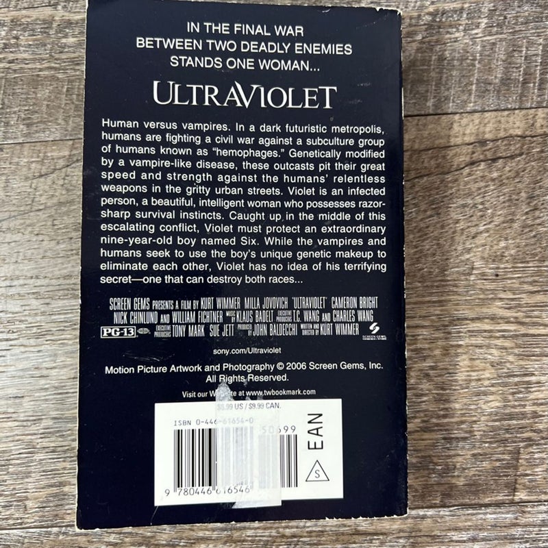 Ultraviolet by Yvonne Navarro, Kurt Wimmer