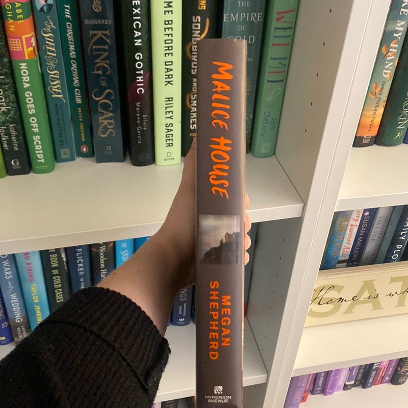 Malice House by Megan Shepherd, Hardcover | Pangobooks