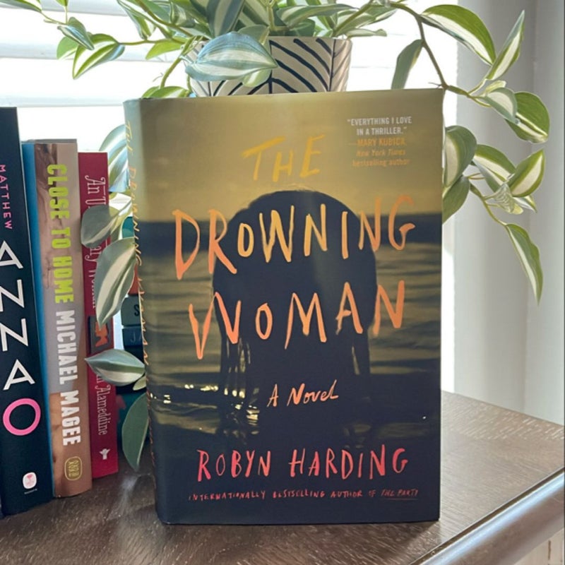 The Drowning Woman by Robyn Harding, Hardcover | Pangobooks