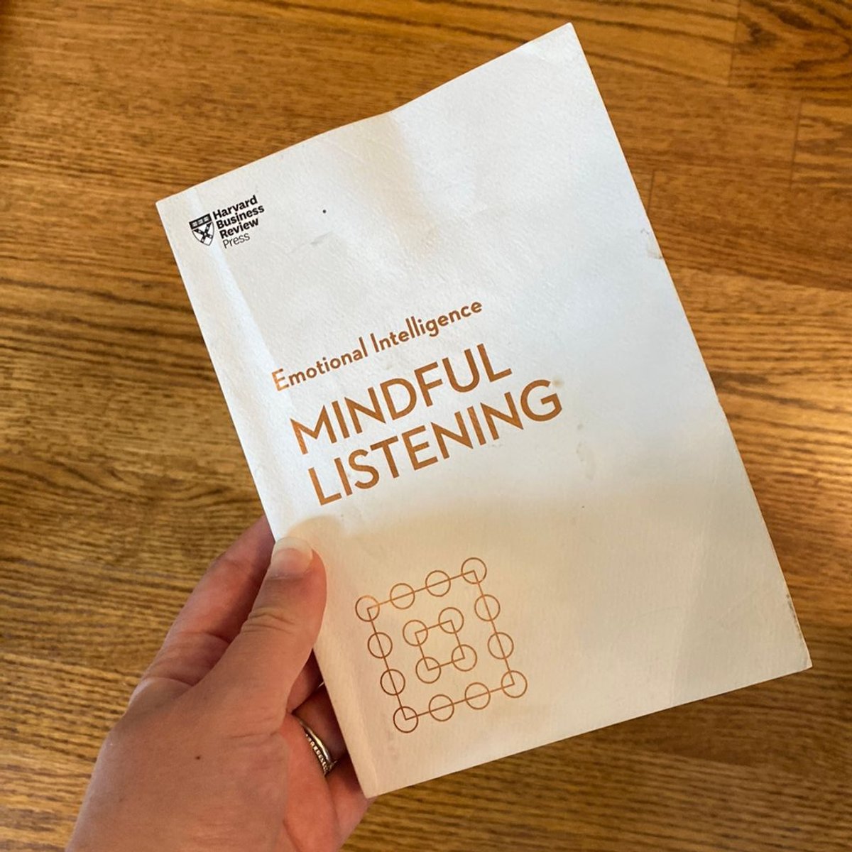 Mindful Listening (HBR Emotional Intelligence Series) by Harvard ...