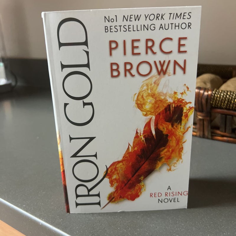 Iron Gold by Pierce Brown, Paperback | Pangobooks