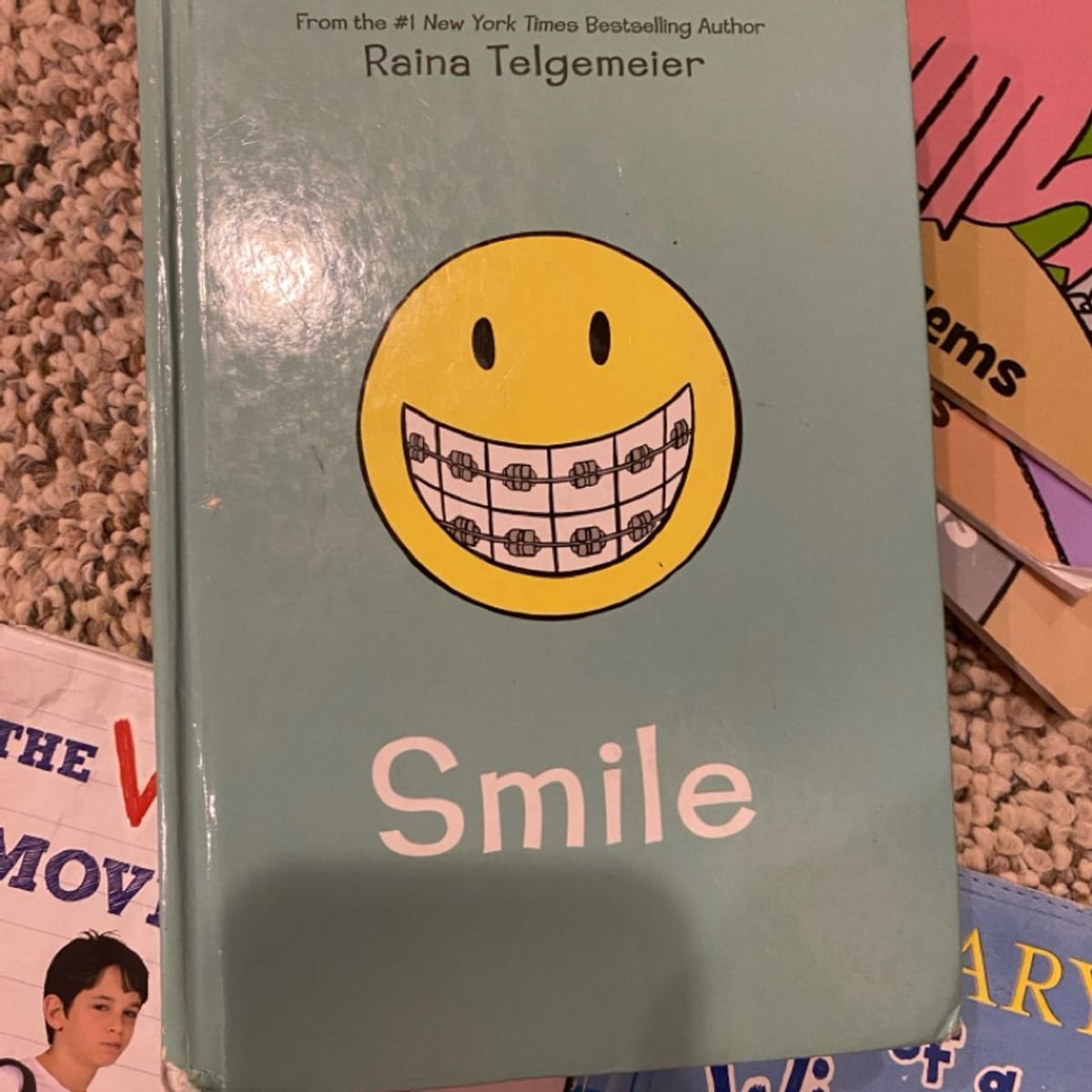 Smile by Reina Telgemeirer , Hardcover | Pangobooks