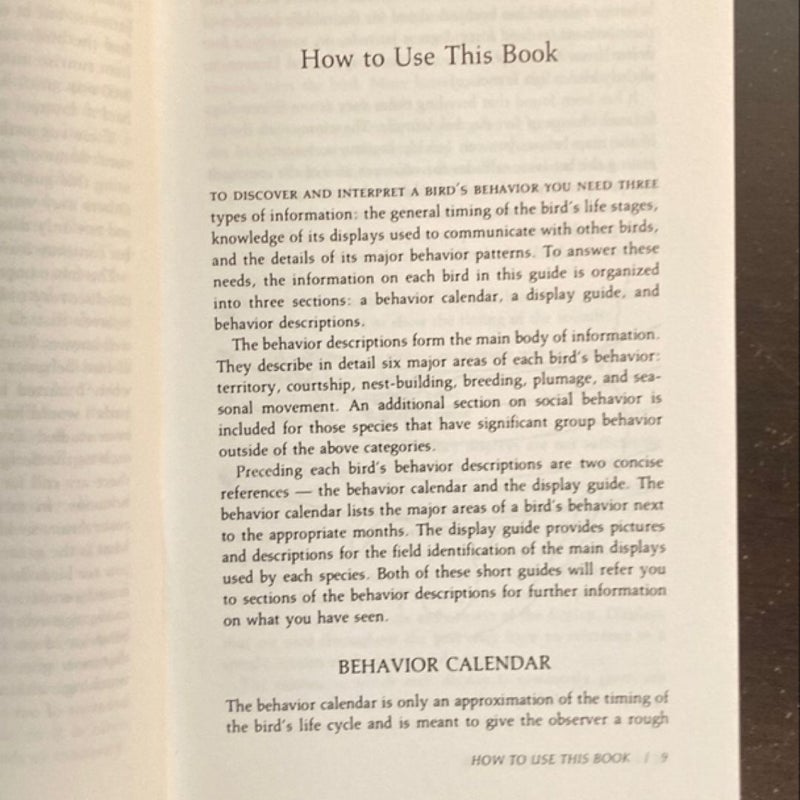 A Guide to Bird Behavior by Donald Stokes, Lillian Stokes