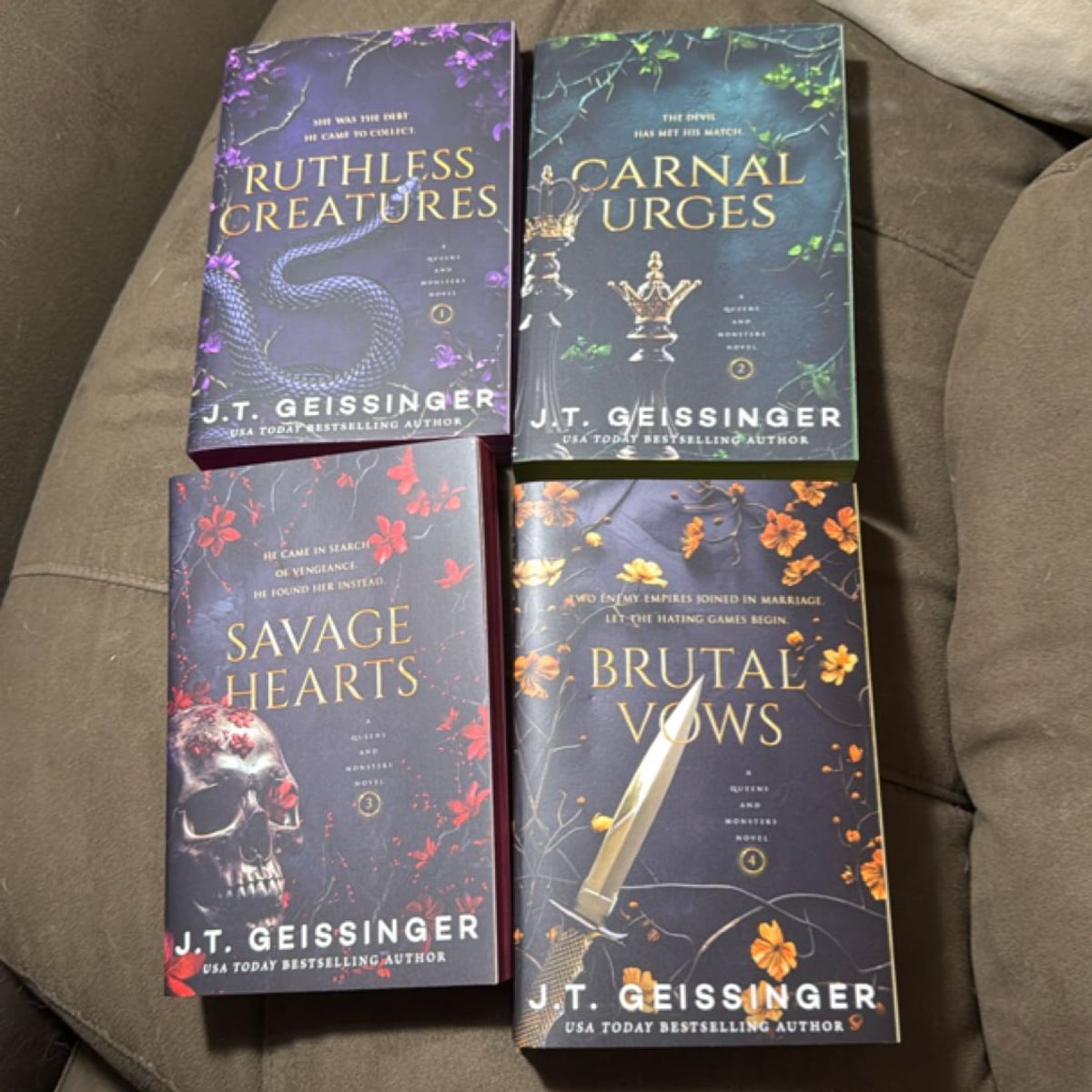 Huggly's Thanksgiving Parade (The Monster Under the Bed Series) by Tedd ...