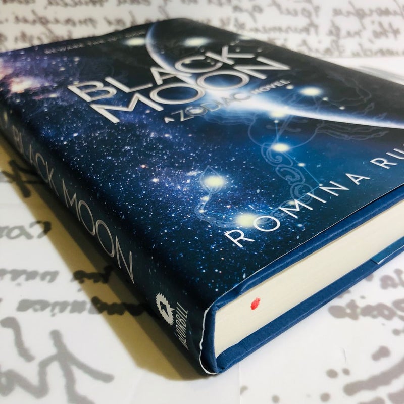 Black Moon by Nikki Loftin, Hardcover | Pangobooks