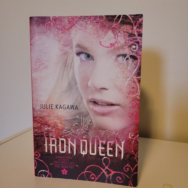 The Iron Queen by Julie Kagawa, Paperback | Pangobooks