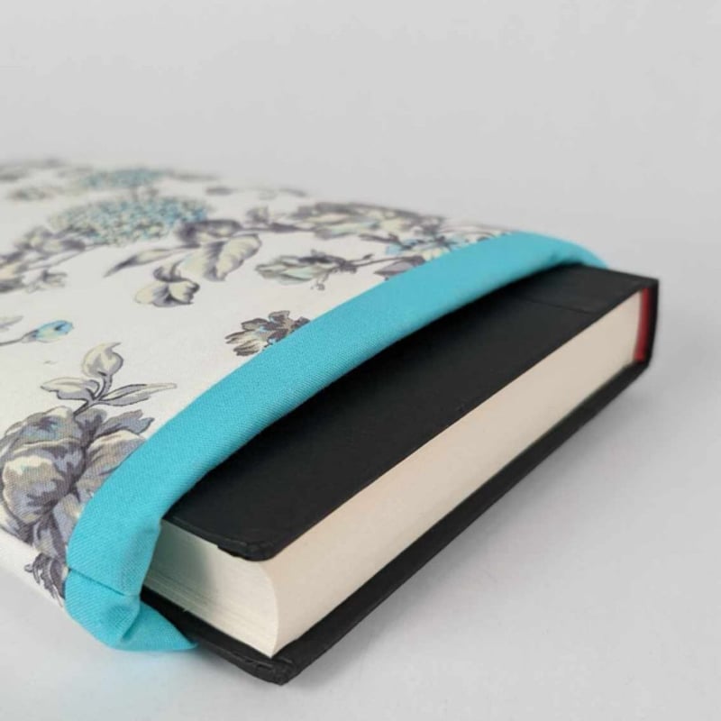 Large book sleeve by Amanda , Paperback | Pangobooks