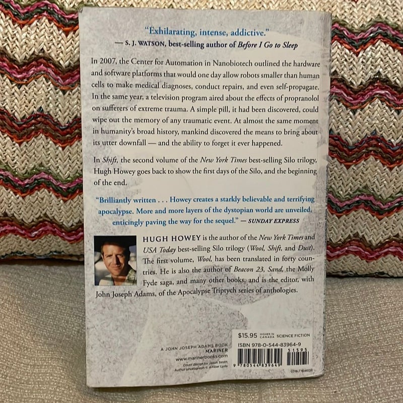 Shift by Hugh Howey, Paperback | Pangobooks