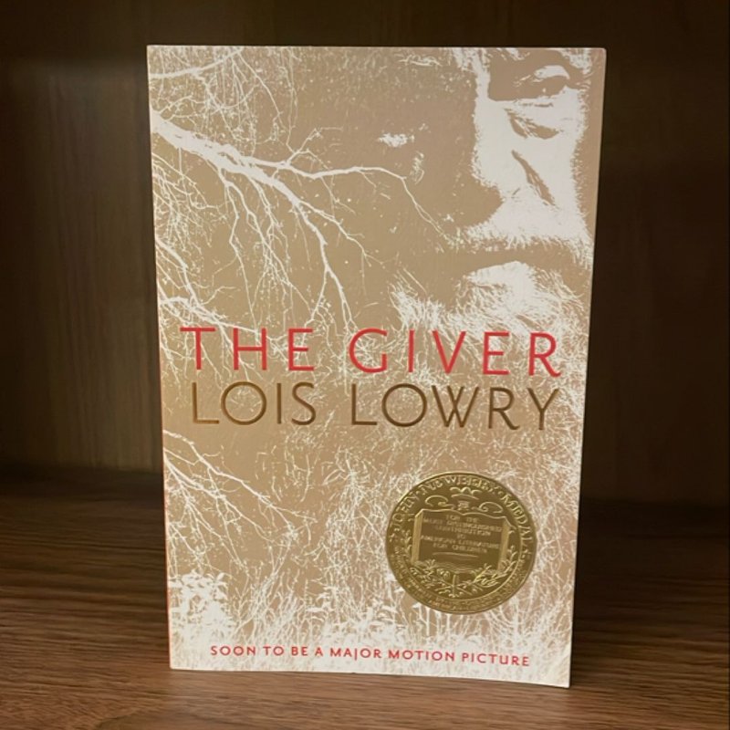 The Giver by Lois Lowry, Paperback | Pangobooks