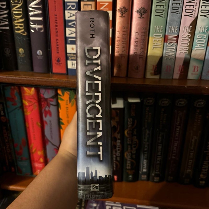 Divergent first edition by Veronica Roth , Hardcover | Pangobooks