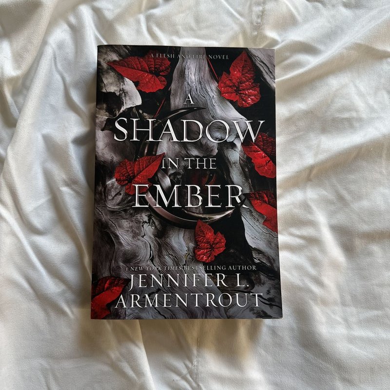 A Shadow in the Ember by Jennifer L. Armentrout, Paperback | Pangobooks