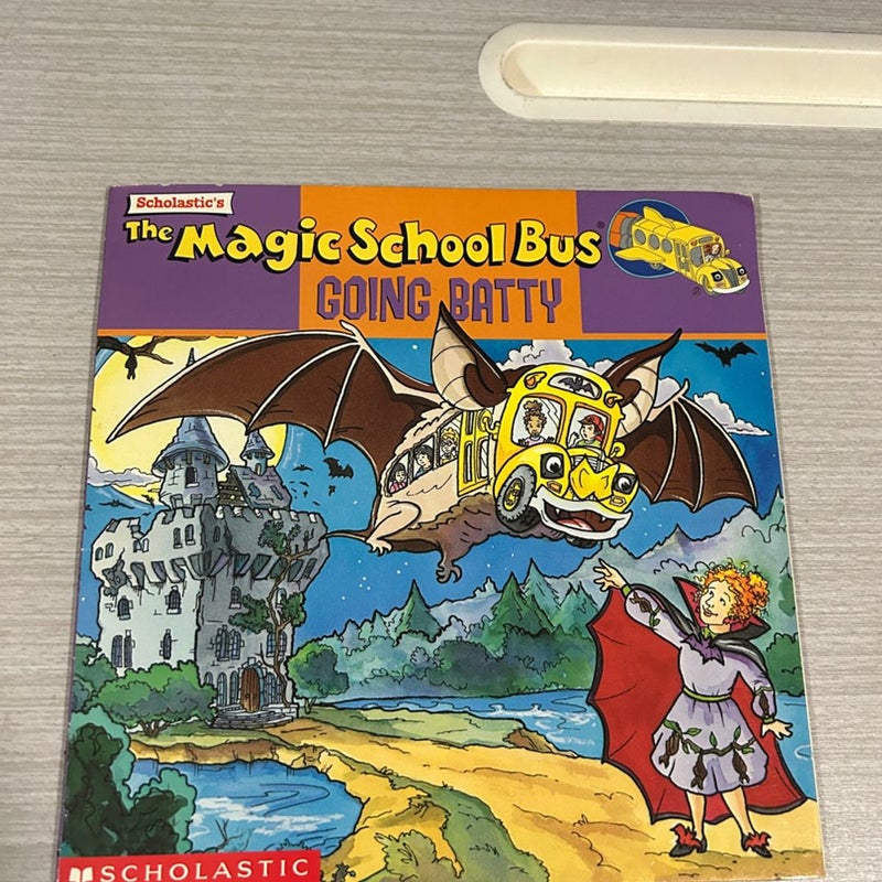 The Magic School Bus Going Batty by Joanna Cole, Nancy Krulik