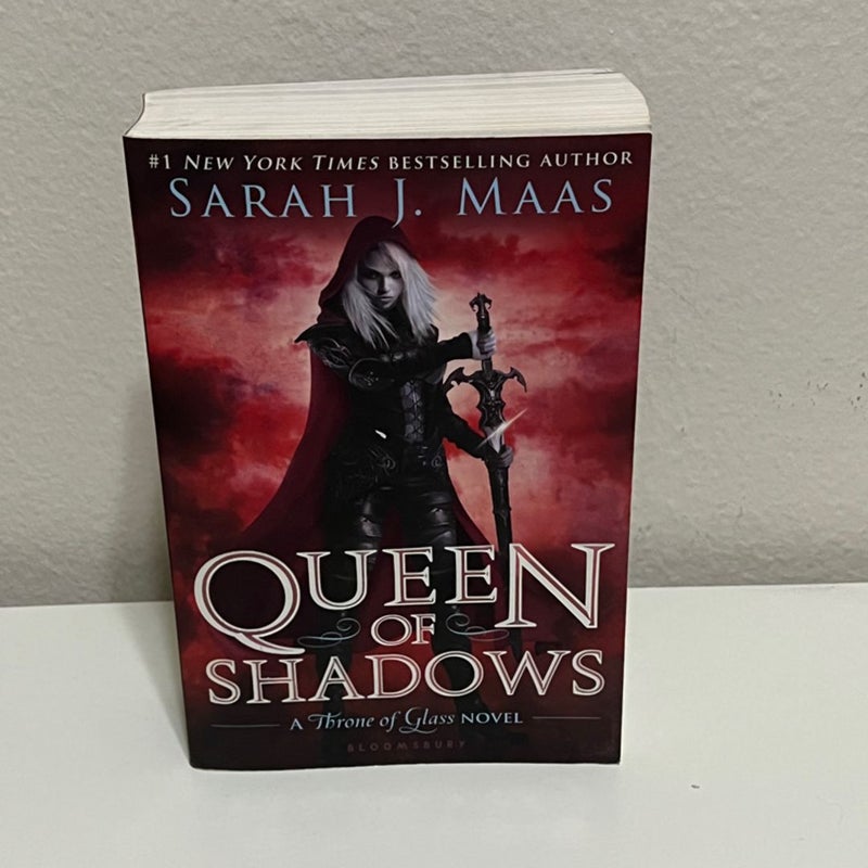 Queen of Shadows OG OOP Paperback by Sarah J Maas, Paperback | Pangobooks