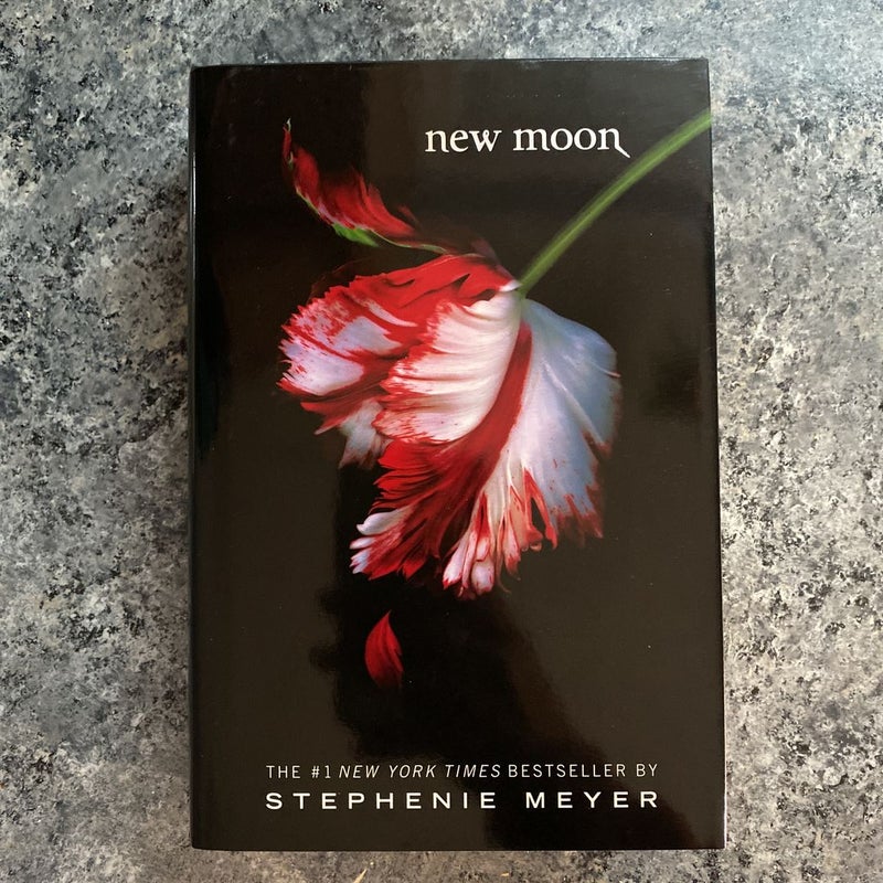 New Moon by Stephenie Meyer, Hardcover | Pangobooks