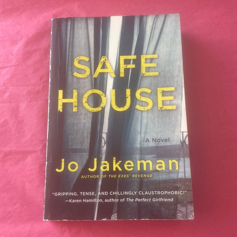 Safe House by Jo Jakeman, Paperback | Pangobooks