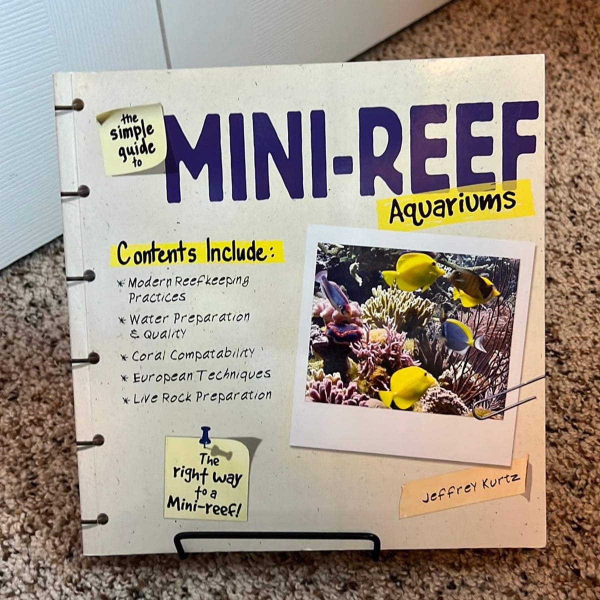 The Simple Guide to Mini-Reefs by Jeffrey Kurtz, Paperback | Pangobooks