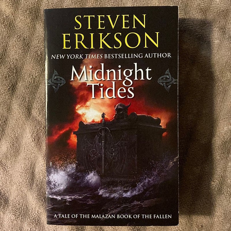 Midnight Tides by Steven Erikson, Paperback | Pangobooks