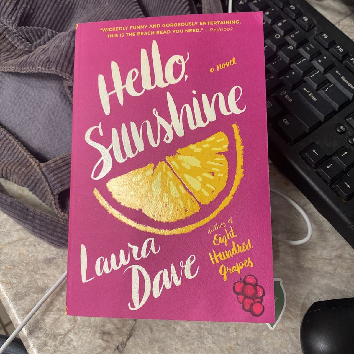Hello, Sunshine by Laura Dave, Paperback | Pangobooks