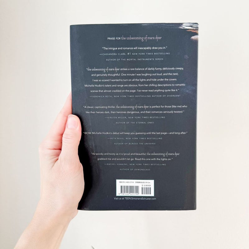 The Evolution of Mara Dyer by Michelle Hodkin, Hardcover | Pangobooks