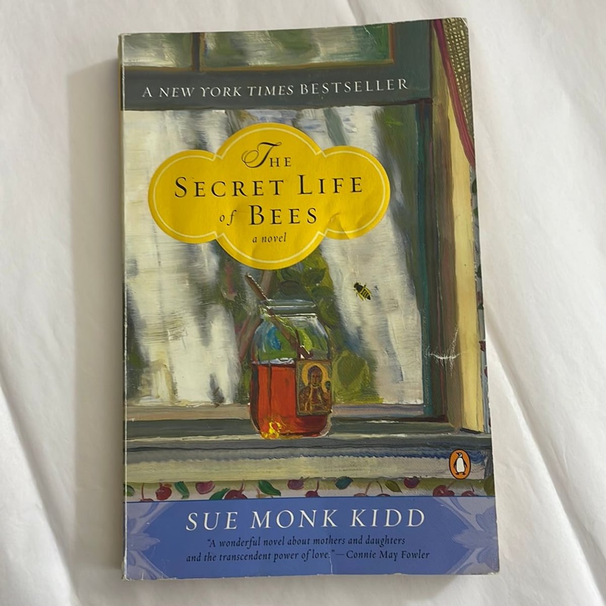 The Secret Life of Bees by Sue Monk Kidd, Paperback | Pangobooks