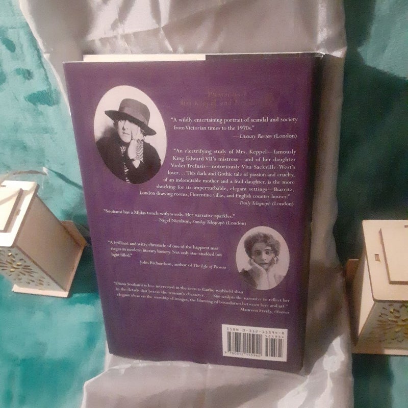 Mrs Keppel and Her Daughter by Diana Souhami