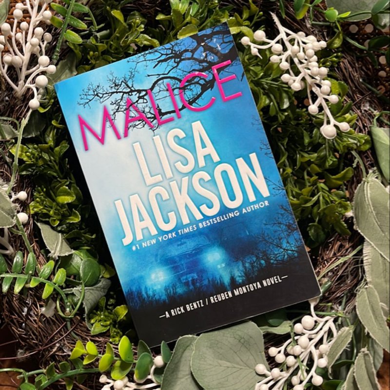 Malice by Lisa Jackson, Paperback | Pangobooks
