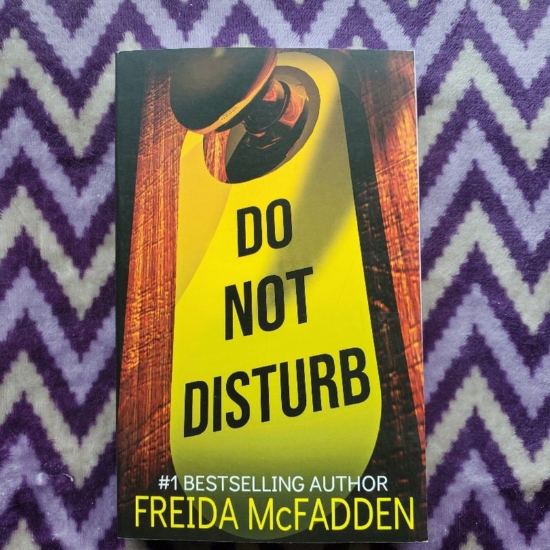 Do Not Disturb by Freida McFadden, Paperback | Pangobooks