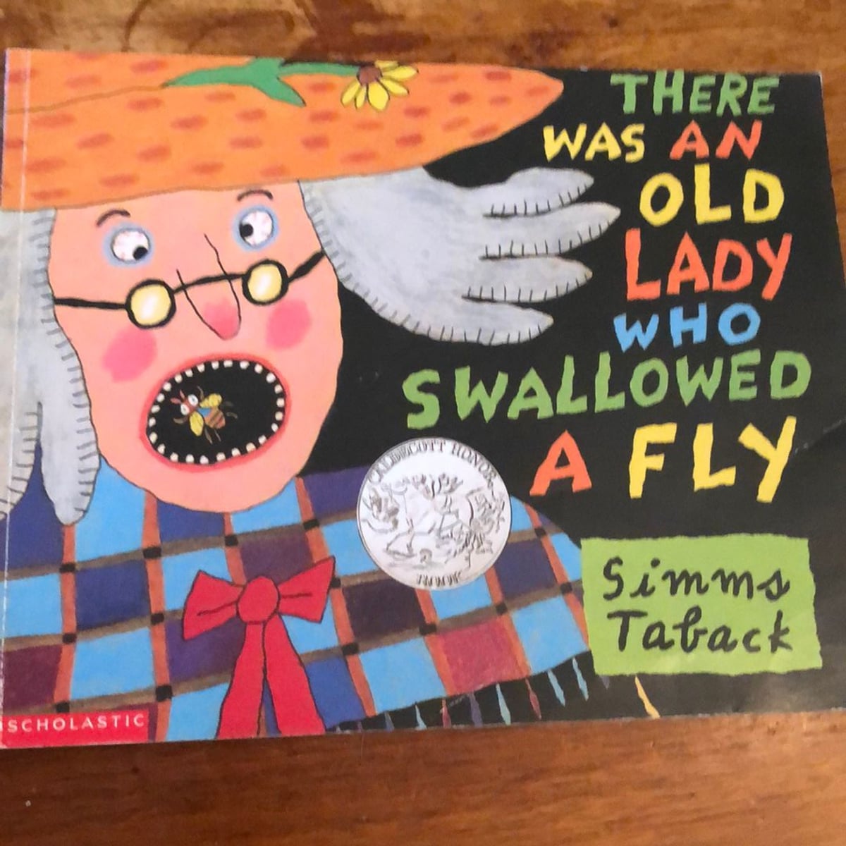 There Was an Old Lady Who Swallowed a Fly by Simms Taback
