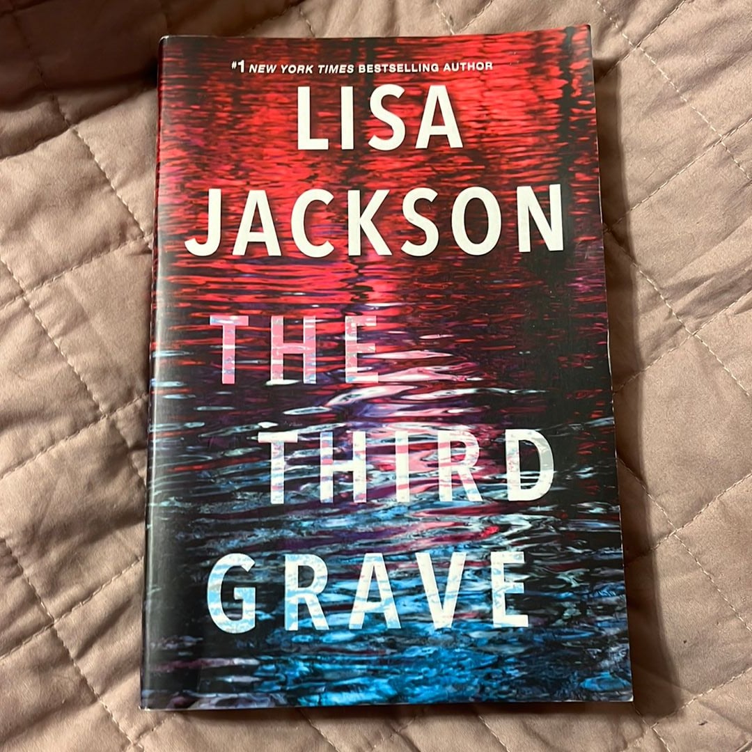 The Third Grave by Lisa Jackson , Paperback | Pangobooks
