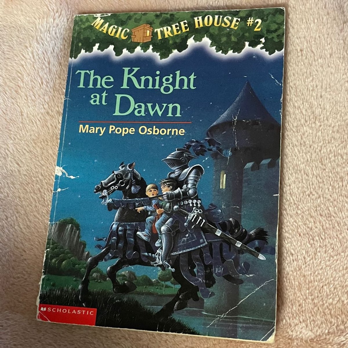 The knight at dawn by Mary pope Osborne , Paperback | Pangobooks