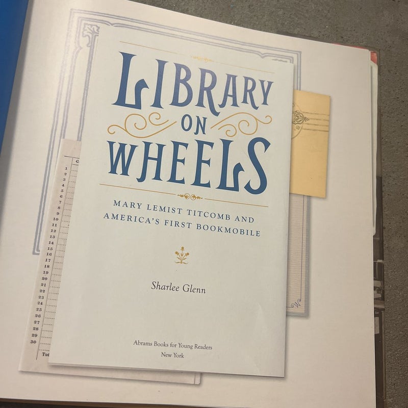 Library on Wheels by Sharlee Glenn, Hardcover | Pango Books