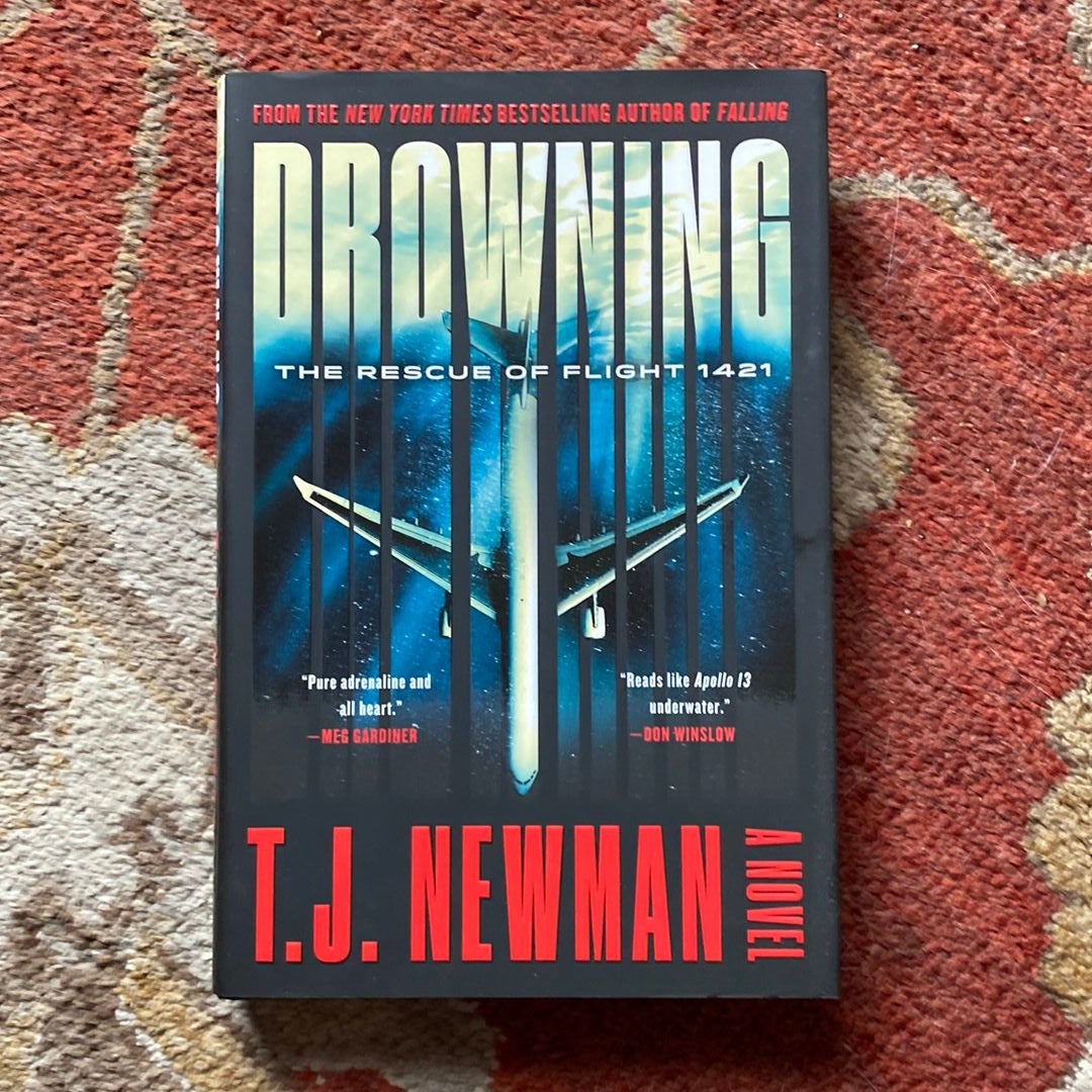Drowning by T. J. Newman, Paperback | Pangobooks