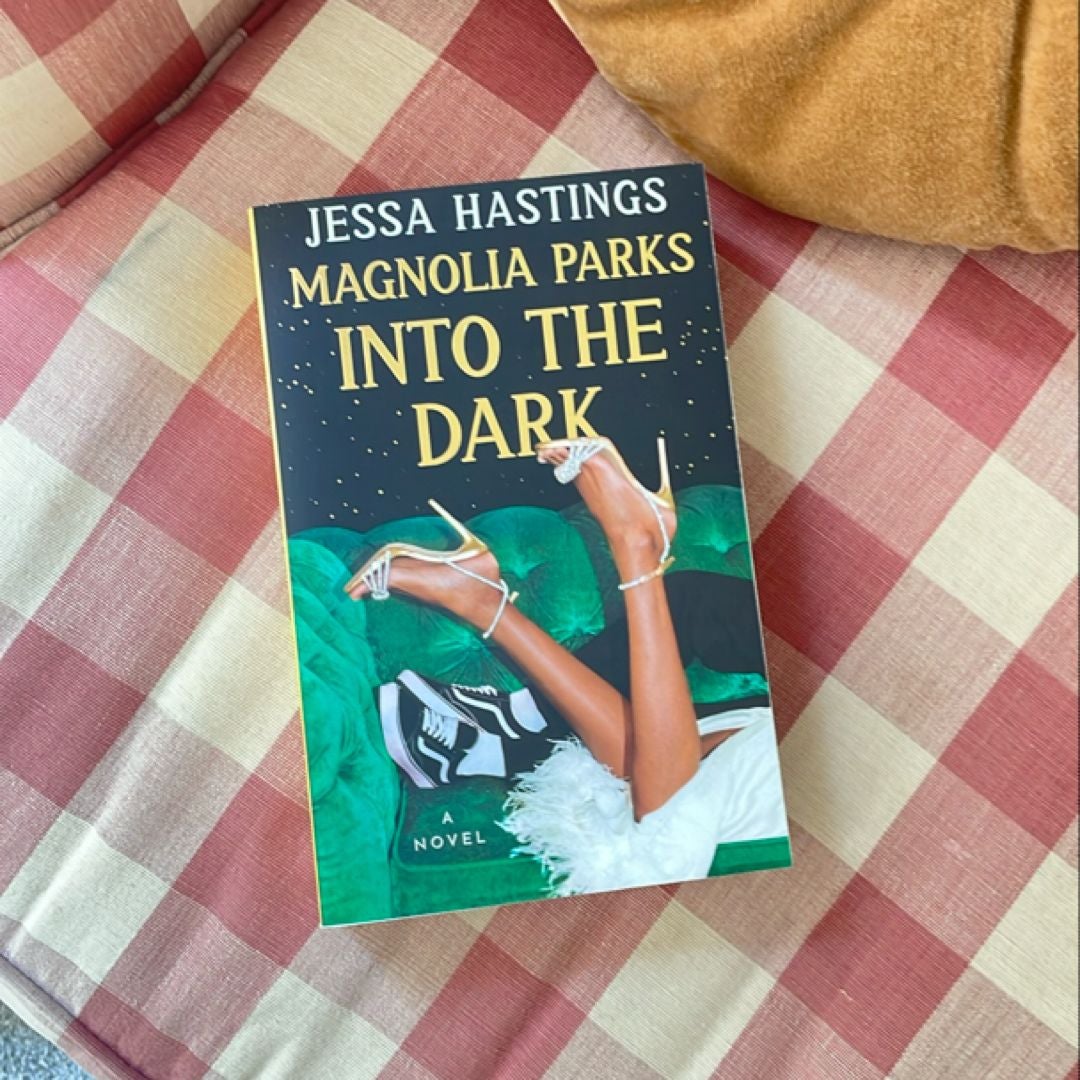 Magnolia Parks: into the Dark by Jessa Hastings, Paperback | Pangobooks