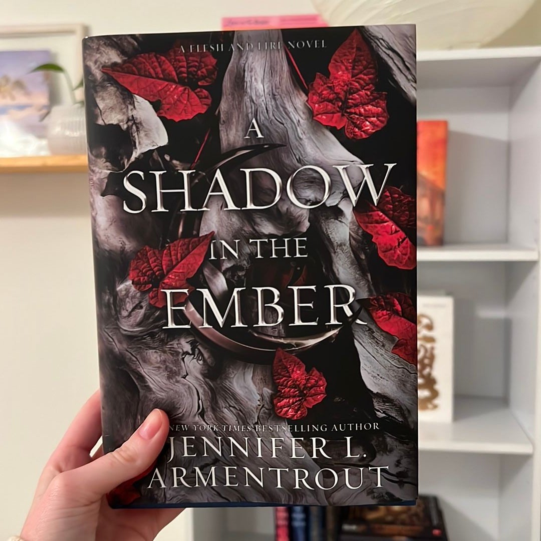 A Shadow in the Ember by Jennifer L. Armentrout, Hardcover | Pangobooks