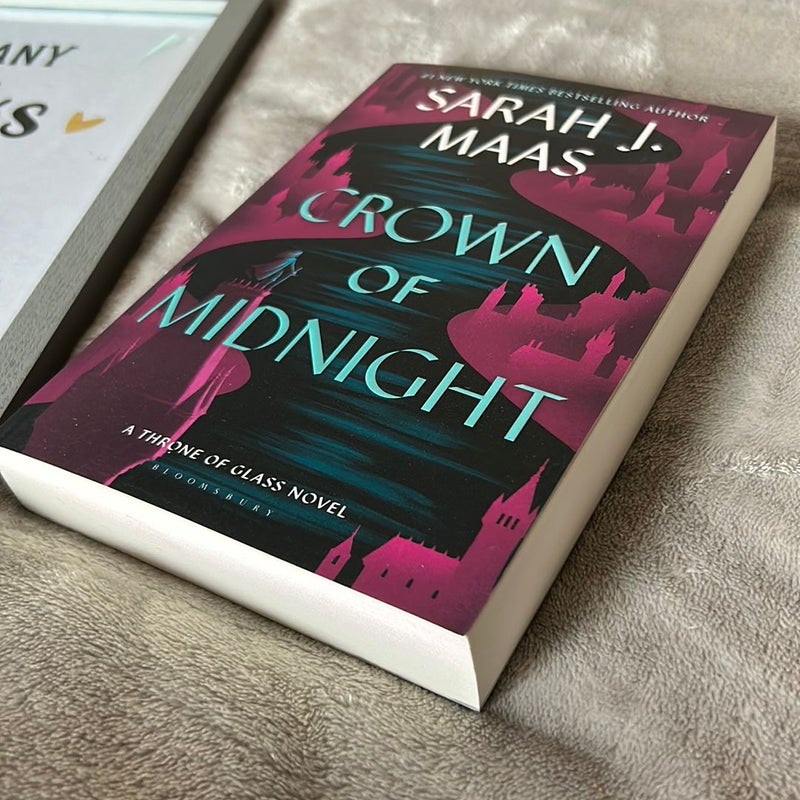 Crown of Midnight by Sarah J. Maas, Paperback | Pangobooks
