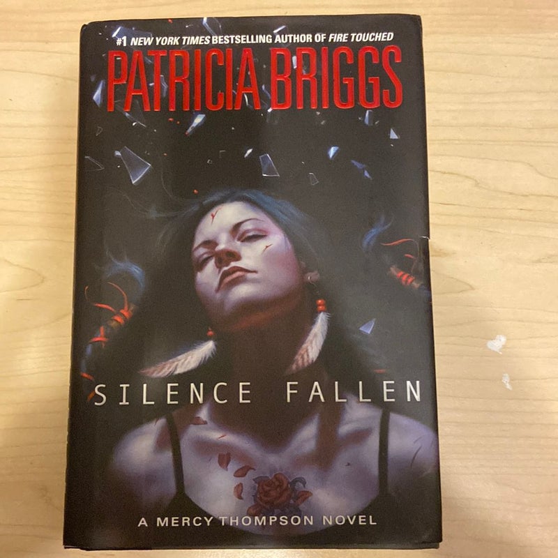 Silence Fallen by Patricia Briggs, Hardcover | Pangobooks