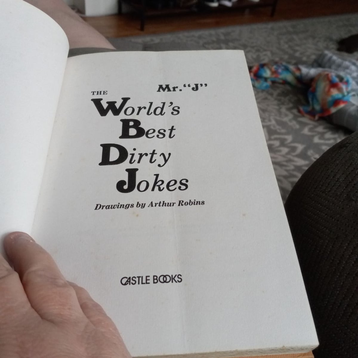The world's best dirty jokes by Mr J, Hardcover | Pangobooks