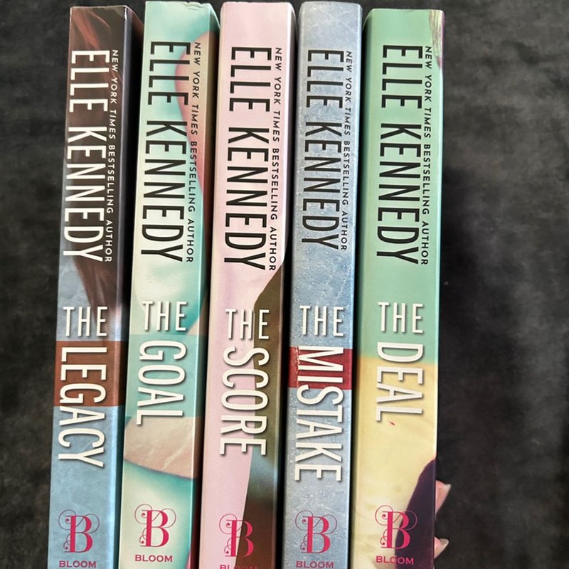 The off campus series by Elle Kennedy , Paperback | Pangobooks