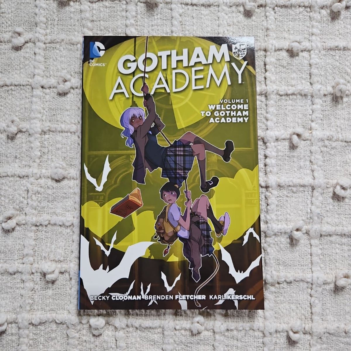 Gotham Academy Vol. 1: Welcome to Gotham Academy (the New 52) by Becky ...
