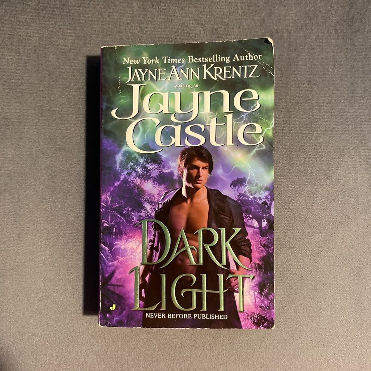 Dark Light by Jayne Castle, Paperback | Pangobooks