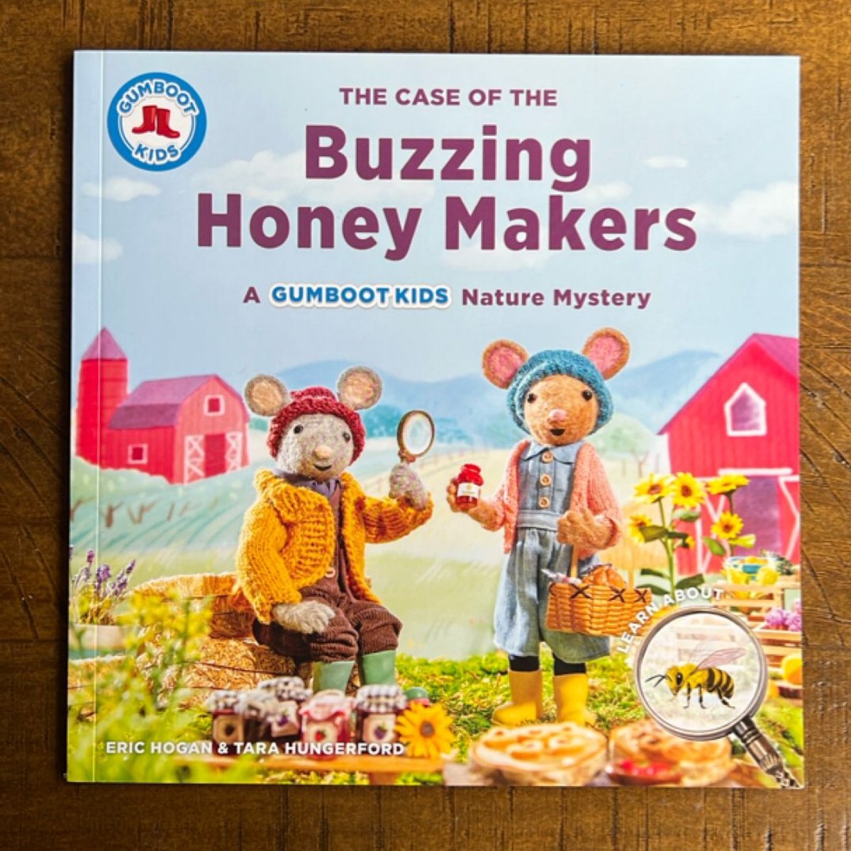The Case of the Buzzing Honey Makers by Eric Hogan, Tara Hungerford