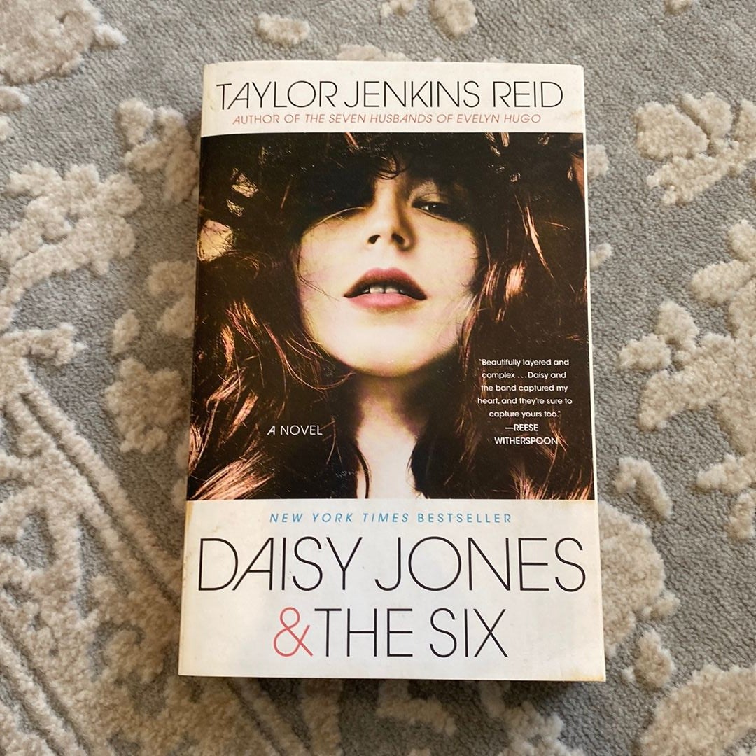 Daisy Jones and the Six by Taylor Jenkins Reid, Paperback | Pangobooks