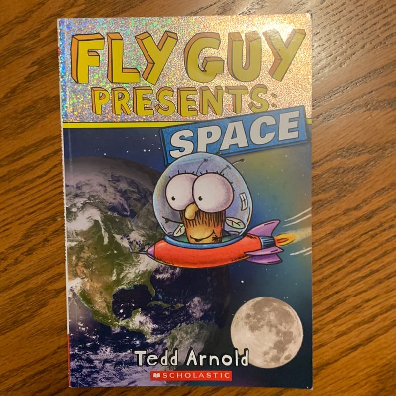 Fly Guy Presents: Space by Tedd Arnold, Paperback | Pangobooks