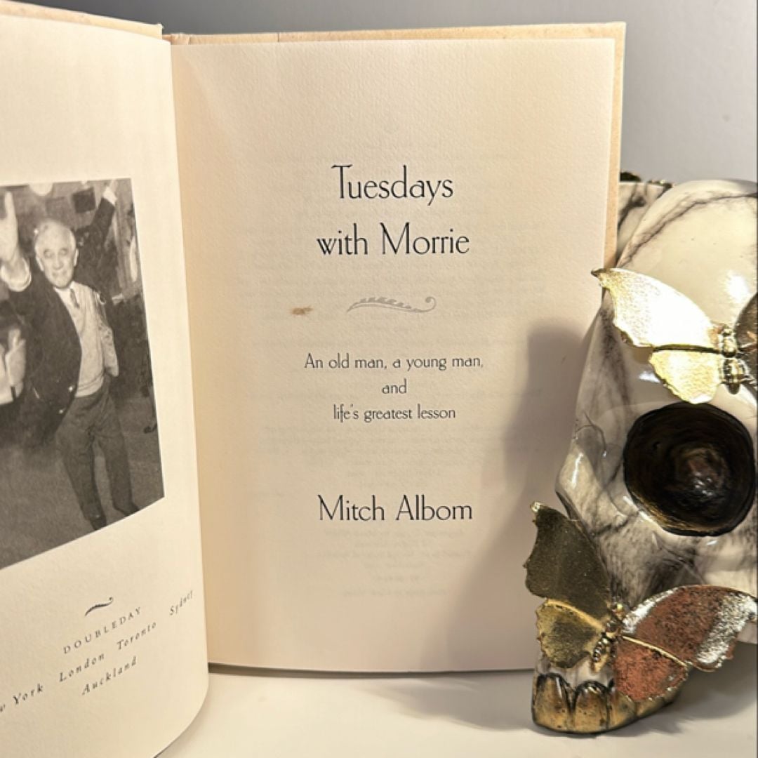 Tuesdays With Morrie by Mitch Albom, Hardcover | Pangobooks