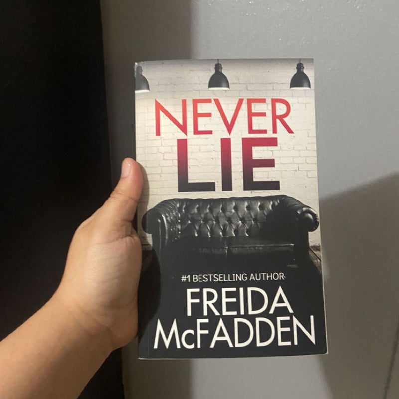 Never Lie by Freida Mcfadden , Paperback | Pangobooks