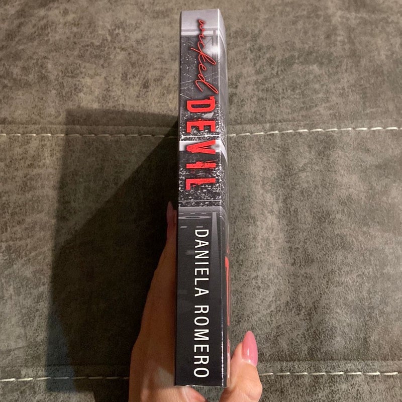 Wicked Devil by Daniela Romero, Paperback | Pangobooks