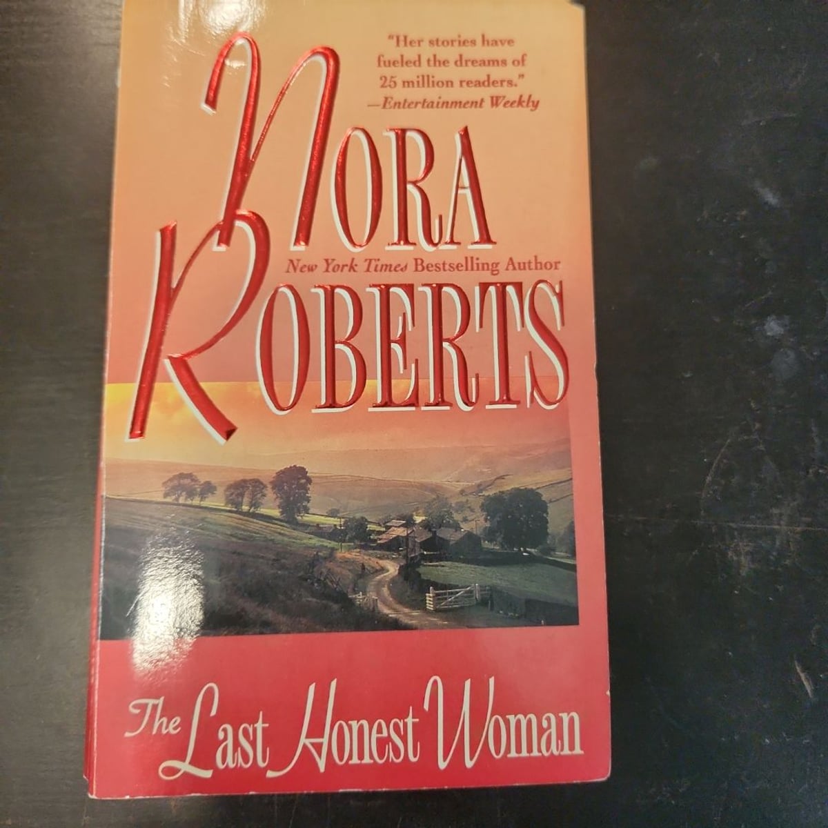 The last honest woman by Nora Roberts, Paperback | Pangobooks