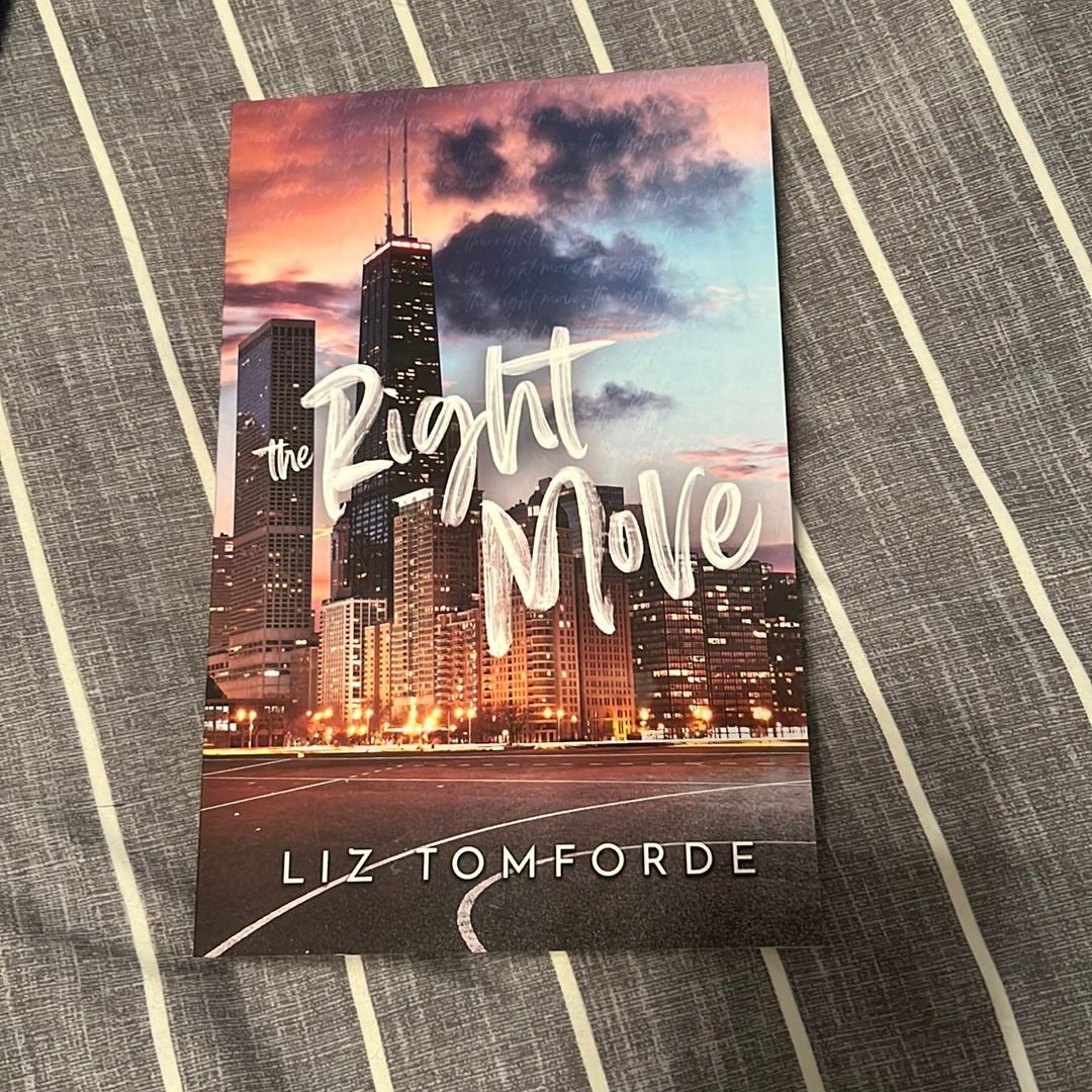 The Right Move by Liz Tomforde, Paperback | Pangobooks