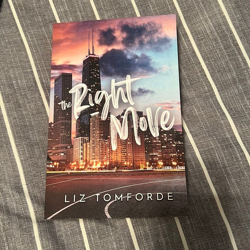 The Right Move by Liz Tomforde, Paperback | Pangobooks